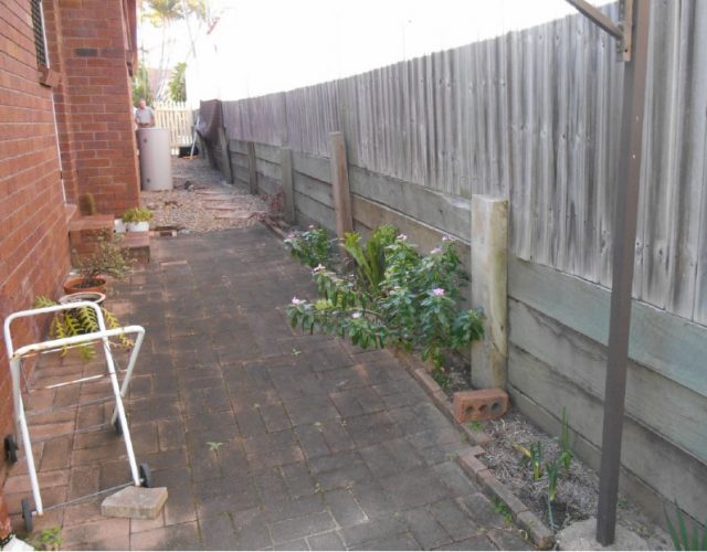 Hardwood Timber Retaining Wall with Steel Posts in Arundel, Gold Coast ...